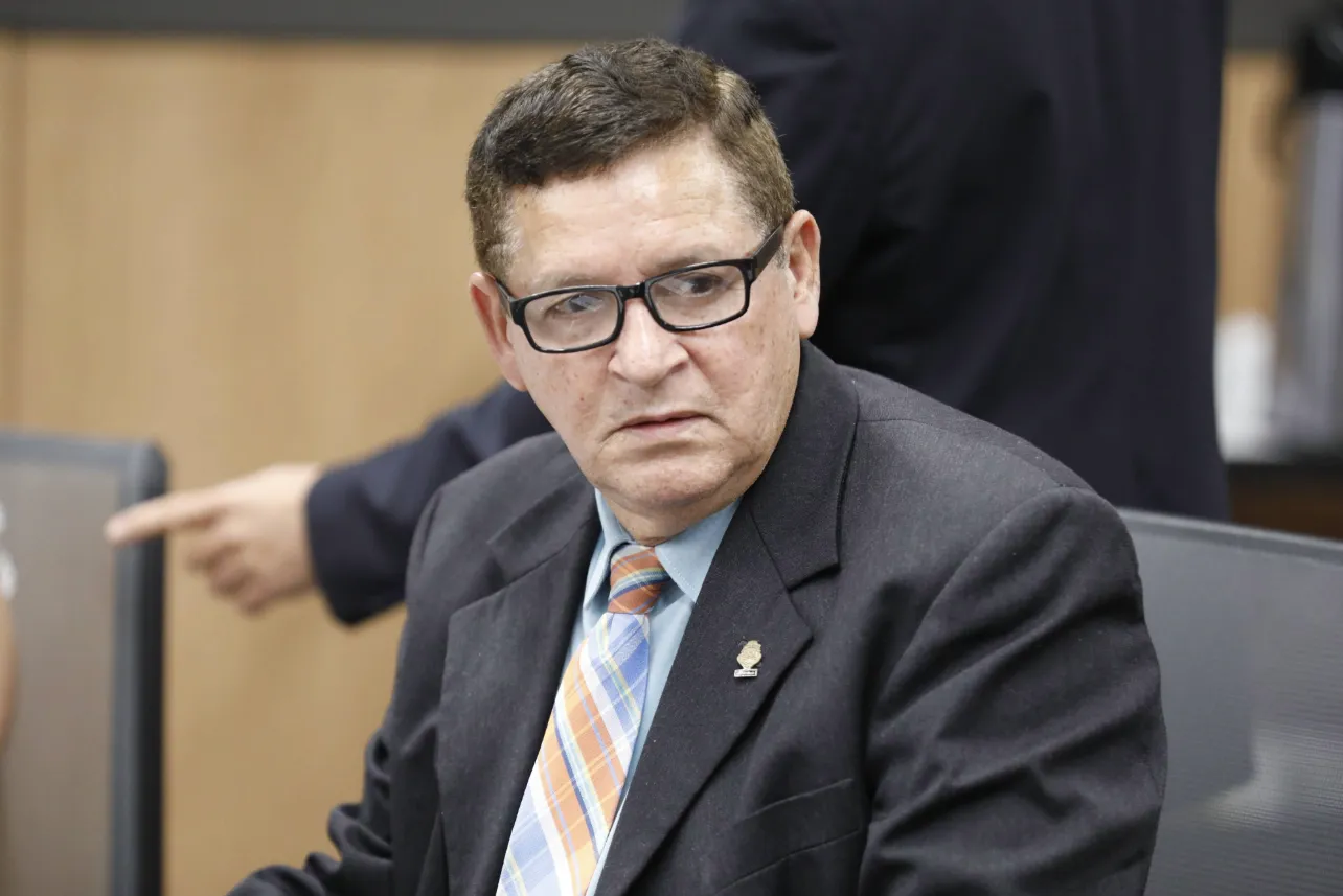 Durante presentación de plan de Gobierno de Laura Fernández; diputado ...