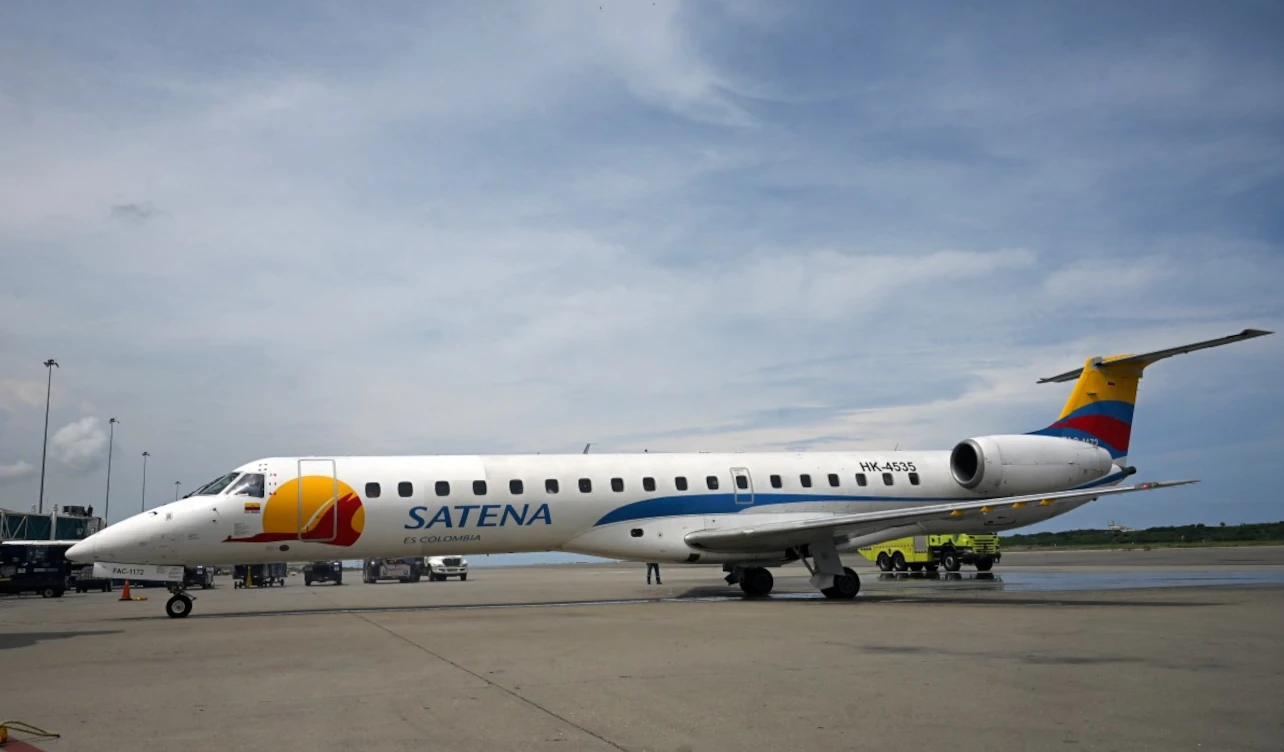 Avión con 15 personas a bordo desaparece en Colombia