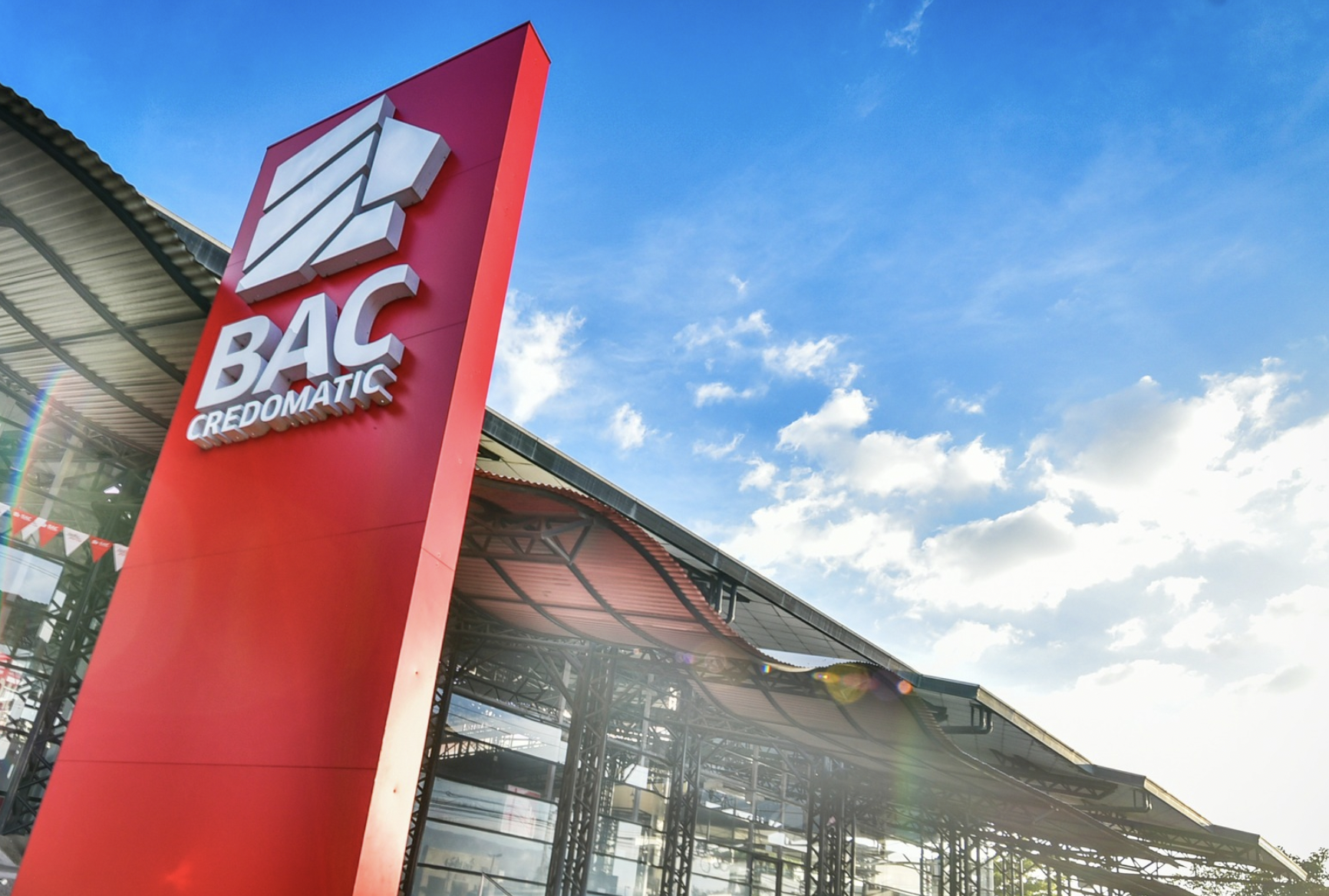 BAC sobre fallo de Sala IV por violar intimidad de cliente: funcionaria ...